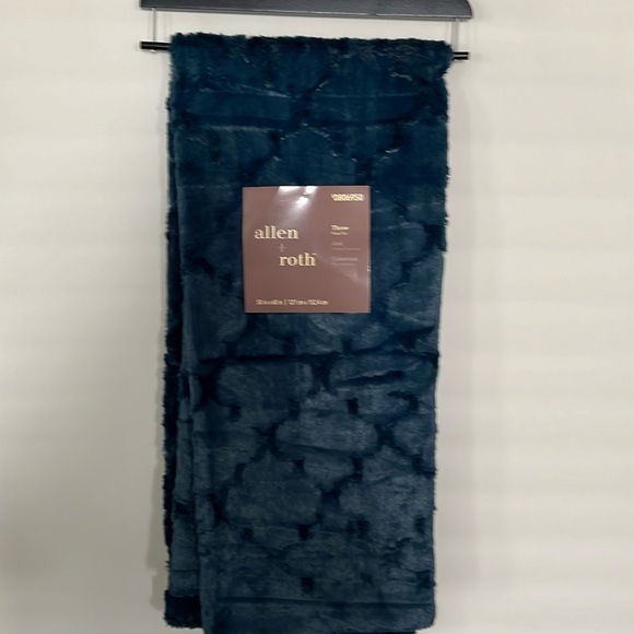 Allen+Roth | Bedding | Navy Faux Fur Throw | Poshmark